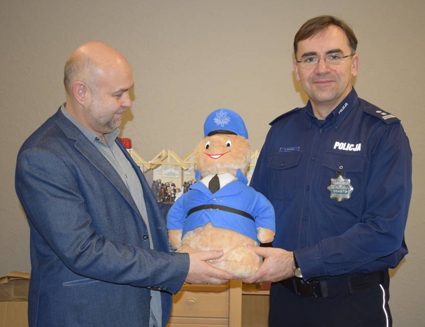 Wolsztyn - Sierżant PYREK na licytacji WOŚP - Aktualności - KPP Wolsztyn